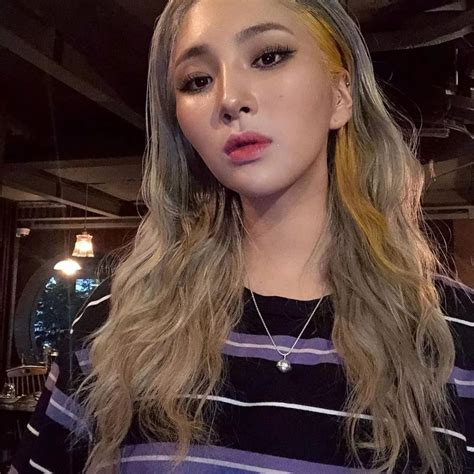 国外年轻女rapper17岁女rapper 伤感说说吧