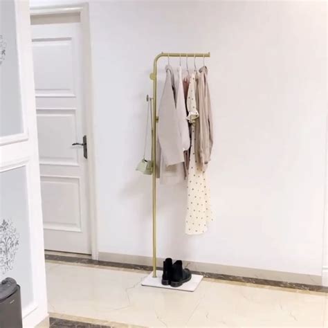 💥จัดส่งวันนี้💥 ชั้นวางเสื้อผ้า ที่แขวนกระเป๋า ไม้แขวนผ้า ที่แขวนหมวก ราวแขวนกระเป๋าบรรยากาศที่