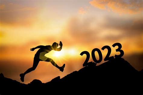 46万家企业倒闭、8亿人负债、婚育率暴跌2023会是史上最烂开局吗？ 知乎