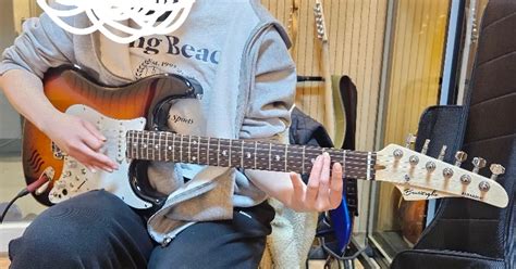 첫수업에서 원하는 수업방식 상담 친절히 해주시고 차근차근 격려해주시면서 자세 포함 기초 다 알려주시고 보여주셨습니다 앞으로도 수업들으면서 잘 따라가면 많이 늘거같아요