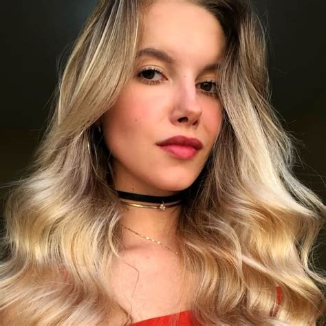 Júlia Leijôto Julialeijoto • Threads Say More