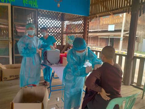 မိုင်းတုံမြို့၌ ကိုဗစ် ၁၉ ကာကွယ်ဆေး ဒုတိယအကြိမ်ထိုးရန် ကျန်ရှိသော သူမ