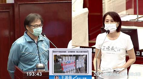 民政局長藍世聰喊支持陳時中 柯文哲一旁笑得尷尬