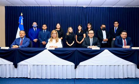 Autoridades de la CSJ juramentan a 72 nuevos abogados de la República