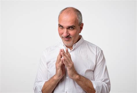 Крупнейший сетевик все никак не угомонится и продолжает использовать персональные данные работника