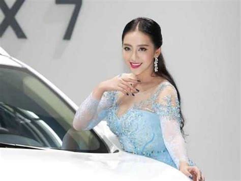 第一车模”曹阳，颜值不够身材来凑，网友：车展不是车展了 Mm171美女图片