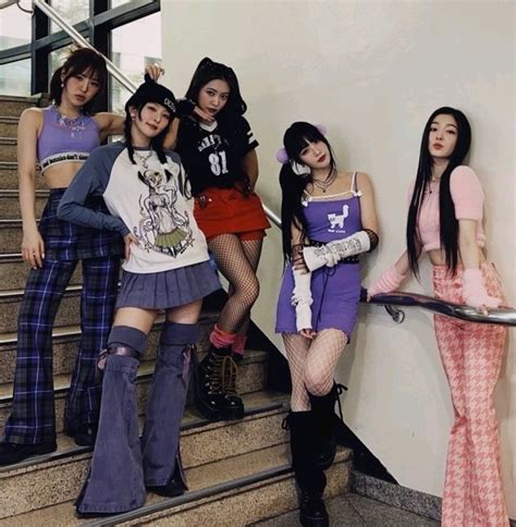 【里程碑】red Velvet生涯专辑总销量突破400万张，单今年就售出了超过200万张！ 哔哩哔哩