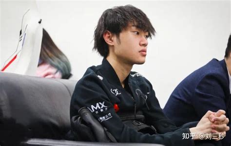 TES中单左手kinght人设崩塌现任是小三还骂队友小天让前女友打胎左手公开道歉 知乎
