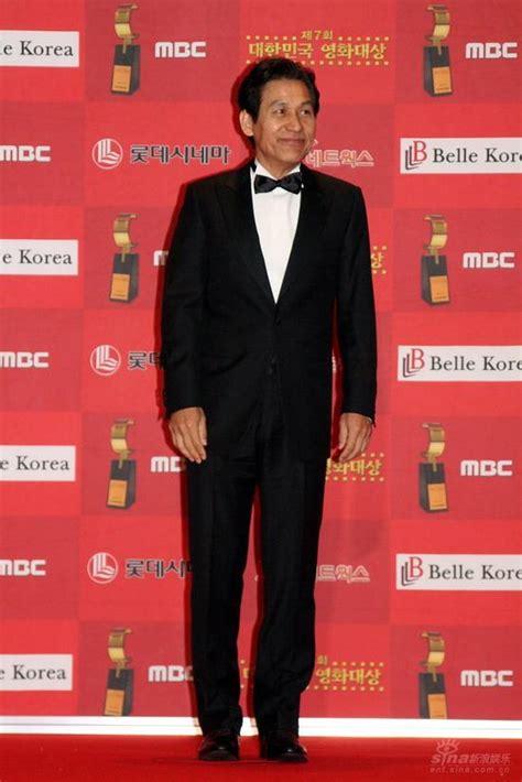 图文第7届韩国电影大奖 安圣基鞠躬问候 影音娱乐 新浪网