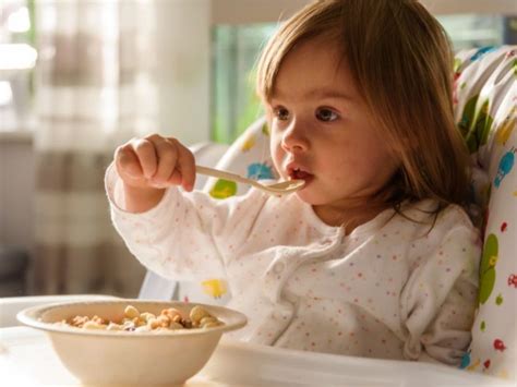 جدول تغذية الطفل في عمر سنة ونصف