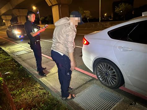 深夜返家爆胎好無助 楊梅警暖心伸援助解圍 民生電子報