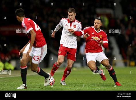 Manchester Uniteds Memphis Depay Right And Sheffield Uniteds Paul