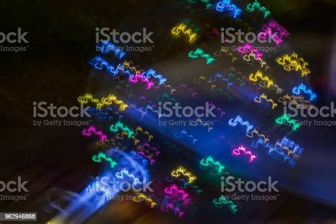 네온의 추상 배경 스파클 어두운 원형 배경 Bokeh 빛 Defocused 조명입니다 모든 경우 특히 휴가 대 한 현대 배너