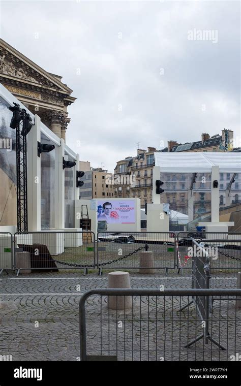 Paris France 20 Février 2024 Portrait De Missak Manouchian Devant Le
