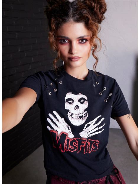 Misfits X Social Collision Fiend Safety Pin Girls Raglan T Shirt Hot Topic Exclusive Hot Topic