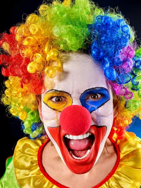 Payaso Enojado En Fondo Negro Retrato De La Mujer Loca Imagen De