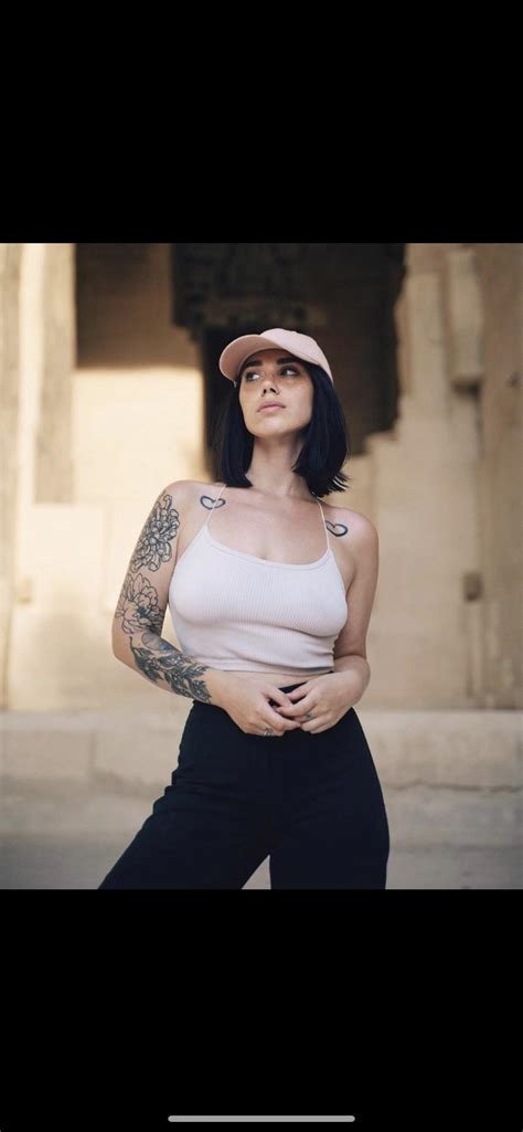 R Influenceuse Hotpics