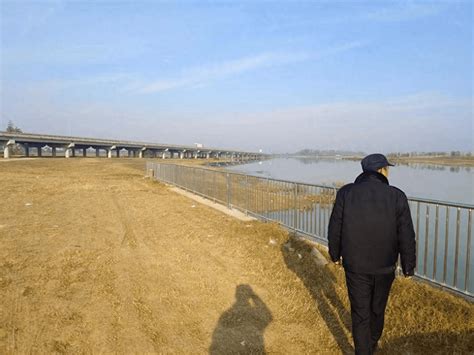 东西湖区东山街道加快宜居美丽乡村 示范场景”建设社区周边巡查