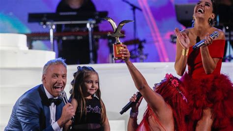 Cuánto cuesta la Gaviota de Oro El premio que Karol G le regaló a la