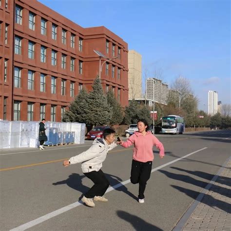法学院在校园冬季长跑接力比赛中取得优异成绩 内蒙古大学法学院