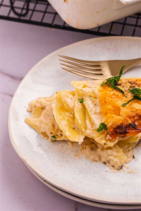 Creamy Au Gratin Potatoes LemonsforLulu