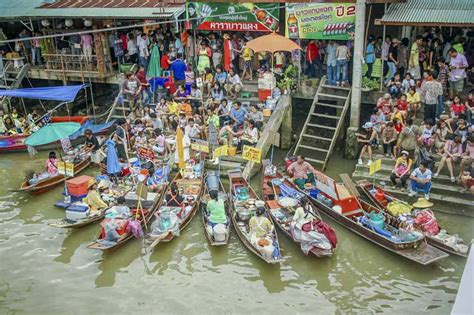 ตลาดน้ำอัมพวา เที่ยวใกล้กรุงเทพ สมุทรสงคราม ล่องเรือชมหิ่งห้อย ของกิน ของอร่อย เพียบ