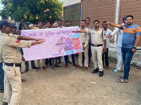 पुलिस ने दबिश देकर 2 हजार लीटर लहान को किया नष्ट 350 लीटर अवैध शराब