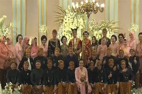 Keseruan Menteri Kabinet Jokowi Foto Bareng Kaesang Pangarep Dan Erina