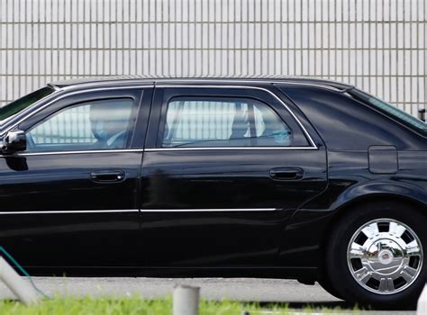 美衛生部長率團抵台 搭車離去 圖
