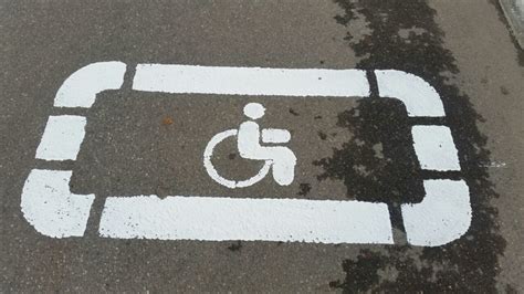 Трафарет знака парковка для инвалидов 45 фото