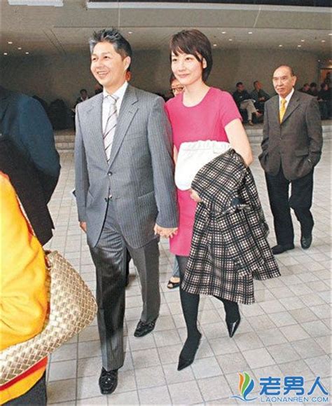 Cu C I Ng I P Sau Scandal Nh Nh Y C M V I Trai H Hong Kong