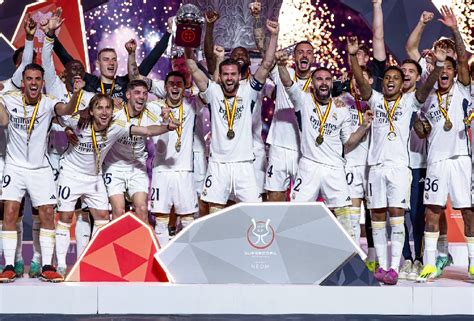 Real Madrid goleó al FC Barcelona y se coronó campeón de la Supercopa