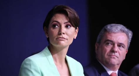 Campanha Escala Michelle Para Amenizar Falas De Bolsonaro Sobre Meninas