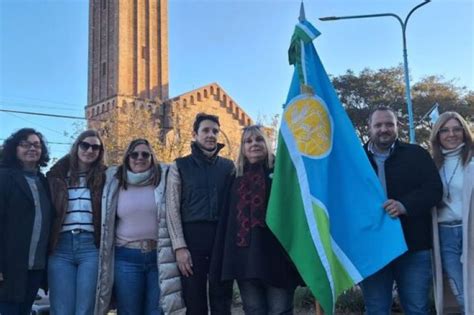 Felicia Presentó Su Bandera El Cronista De Las Colonias