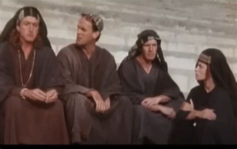 O John Cleese των Monty Python αρνείται να κόψει την τρανς σκηνή με