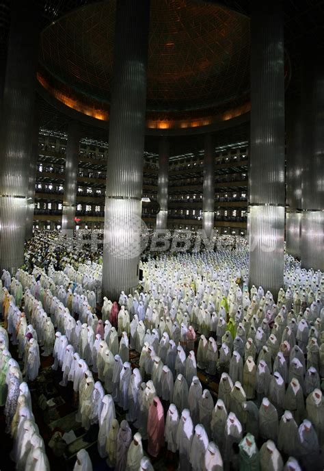 ラマダン明けの祭り「イード・アル・フィトル」、世界中のイスラム教徒が祝う 写真15枚 国際ニュース：afpbb News