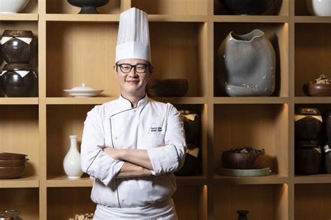 “25년간 지킨 하얀 셰프복을 입는다는 자부심” 몬드리안호텔 김영근 부총주방장