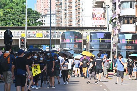 【七區集會】示威者尖沙嘴警署外與警對峙 防暴警施放催淚彈 星島日報