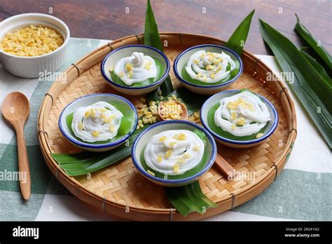 Thai Dessert Of Mung Bean Flour In Pandanus Flavor With Sweet Coconut