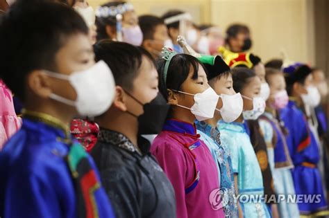 몽골 전통의상 입은 재한몽골학생들 연합뉴스