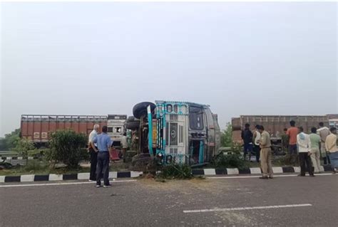 18 Dead After Bihar Delhi Sleeper Bus Collides With Milk Tanker On Agra
