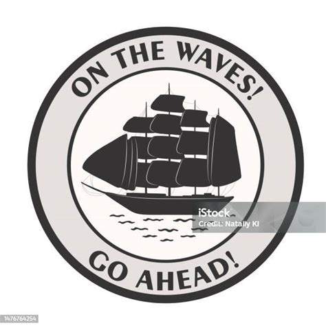 흰색 배경에 On The Waves Go Ahead 라는 문구가 새겨진 원 안의 배의 흑백 실루엣 스티커 로고 배지 및 개별