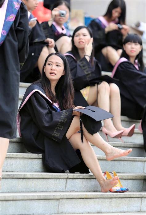 學子們寒窗苦讀數十載就為了這最美的一刻 每日頭條