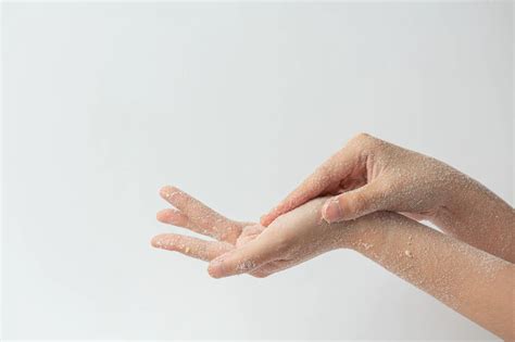 Rekomendasi Body Scrub Yang Bagus Untuk Menghilangkan Daki