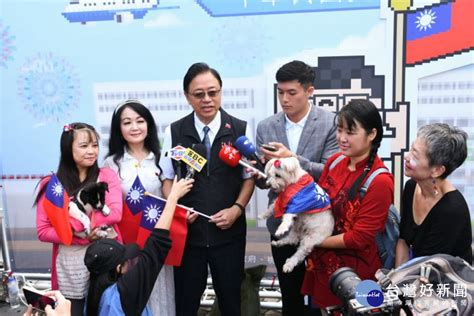 桃園國慶升旗 毛小孩國旗裝扮成亮點 蕃新聞