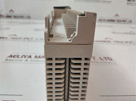 Schneider 140ARI03010 Analog Input Module