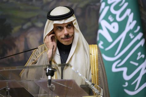 وزير الخارجية السعودي يتلقى اتصالا هاتفيا من نظيره الإيراني ويبحثان