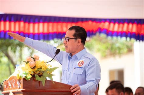 ឯកឧត្តមបណ្ឌិត ជ្រុន ថេរ៉ាវ៉ាត សមាជិកគណៈកម្មាធិការកណ្តាល