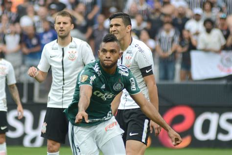 Palmeiras vence Corinthians em jogo quente e fica a um empate do título Jovem Pan