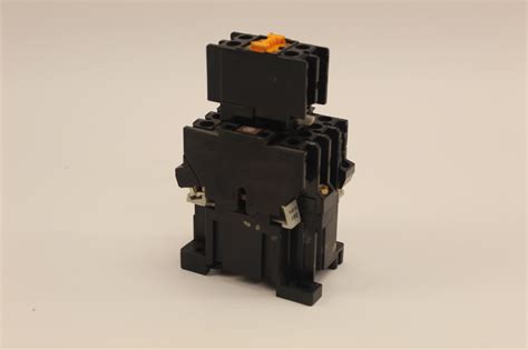 Telemecanique Lc1 D093 A 65 24vdc Coil With Auxiliary Contact La1 D11